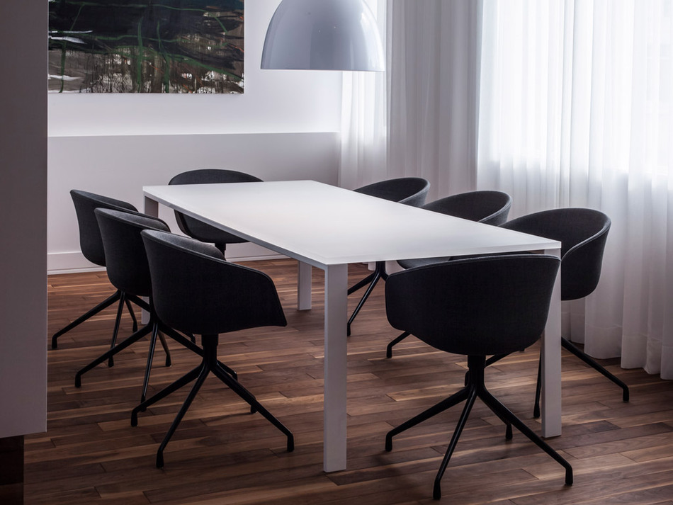 Montreal Chroma Table | Installations | 3form